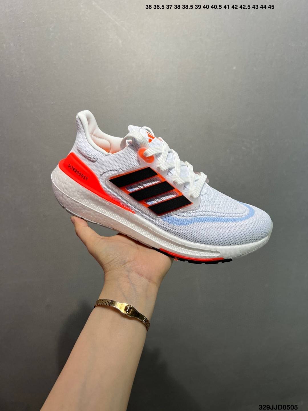 AD Ultra Boost Light透气缓震慢跑鞋 140一双 看更多加mk58990 - 跳蚤市场 - 嵊州信息港